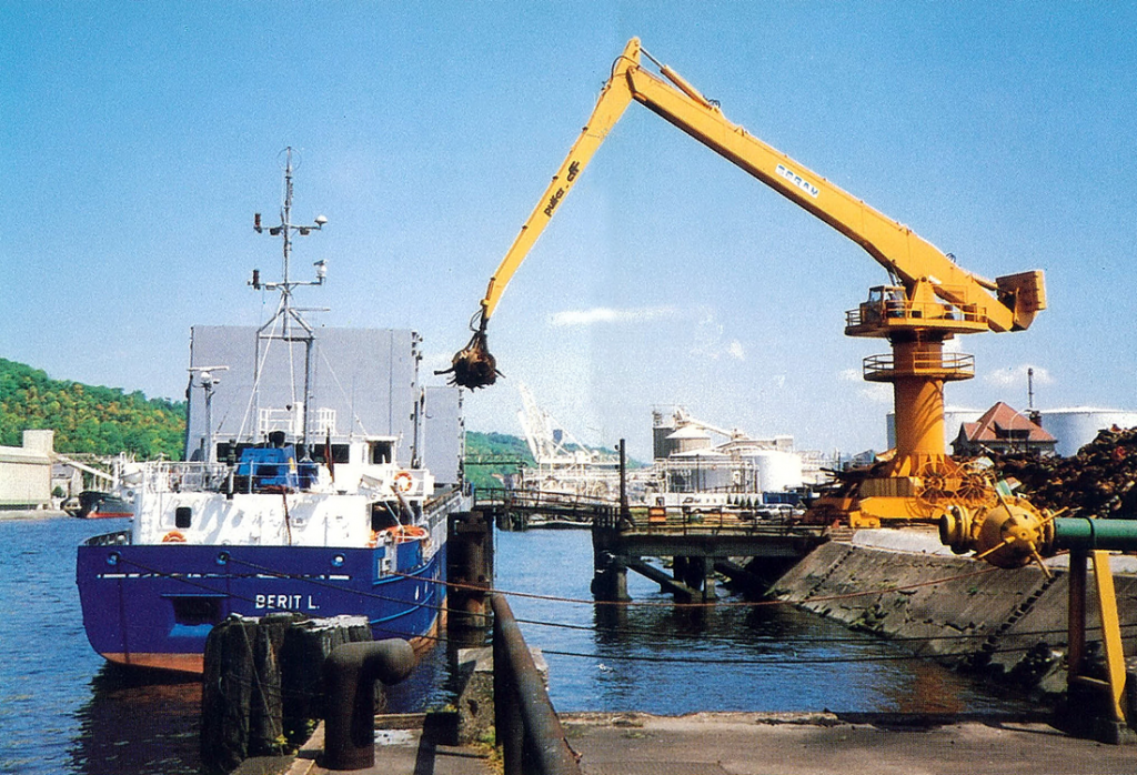 Port handling - balanced crane - Seram - handling