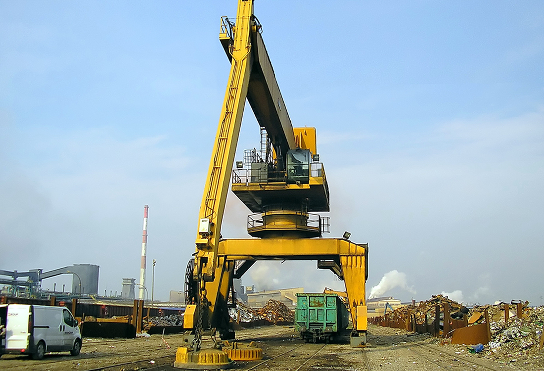 Seram Balanced crane for Scrap handling